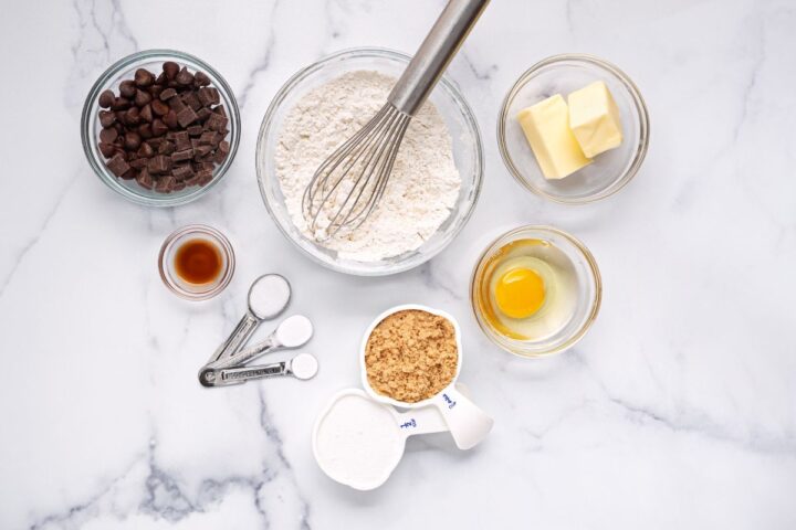 How To Measure Baking Ingredients (Easy Guide) - The Yummy Bowl