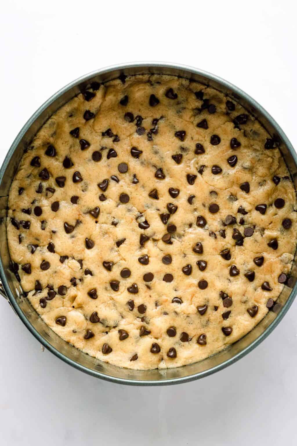 Giant Chocolate Chip Cookie Pie