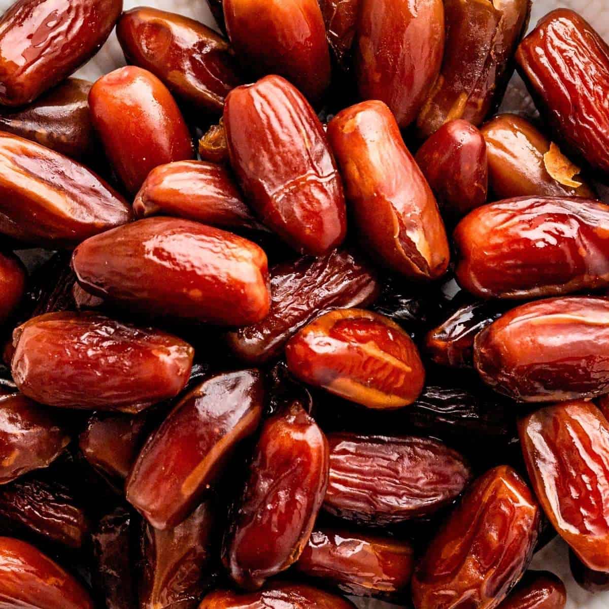 What Are Dates and Why Should You Be Eating Them?