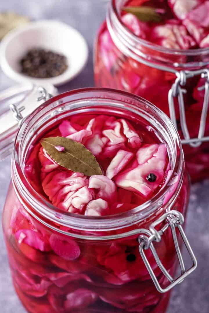 Crunchy Quick Pickled Cabbage - The Yummy Bowl