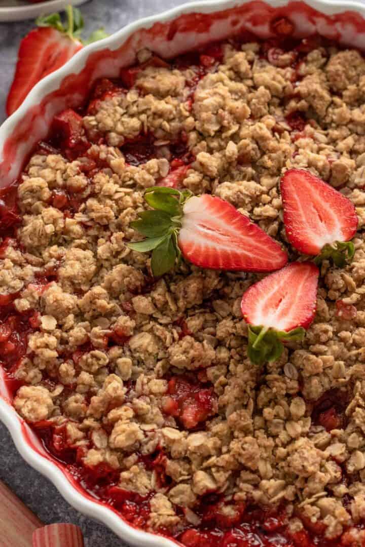 The Best Easy Rhubarb Strawberry Crisp - The Yummy Bowl