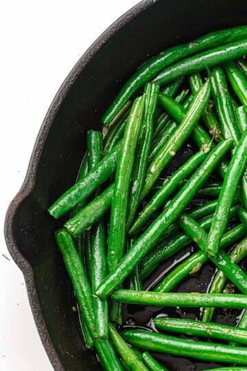 Easy Garlic Butter Green Beans (Ready in 20 Minutes)