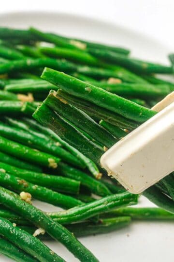 Easy Garlic Butter Green Beans (Ready in 20 Minutes)